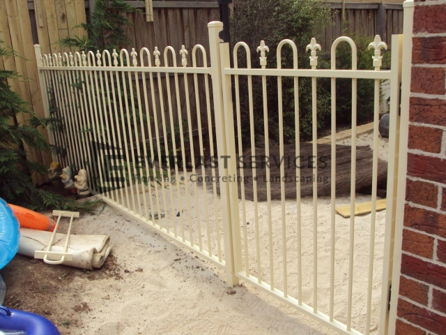 Pool Fencing Melbourne | Swimming Pool Fences | Everlast