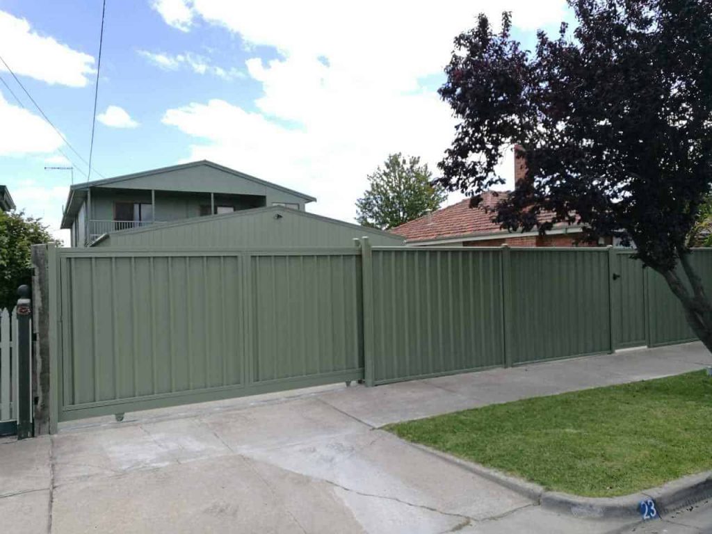 Your Top Fencging FAQs Answered | Everlast Fencing Services Melbourne