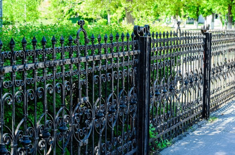 The Ultimate Guide to Heritage & Traditional Fences & Fencing